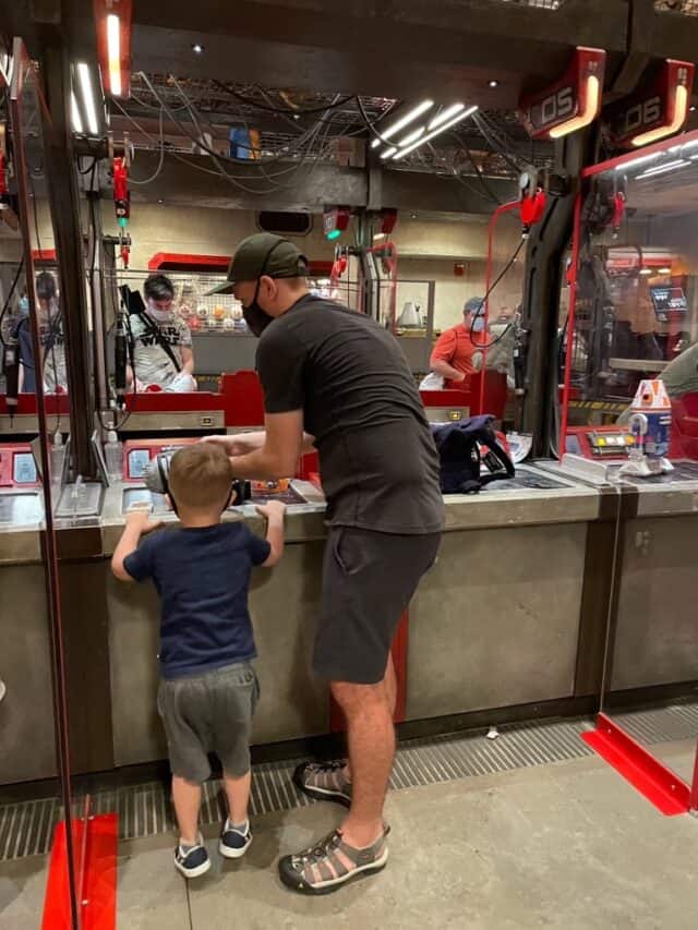 Guide to Build a Droid at Disney World (Droid Depot)