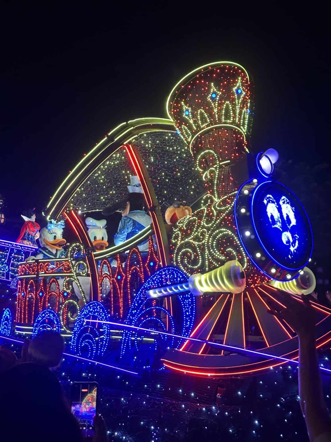 20 Items You Can't Bring Into A Disney Park
